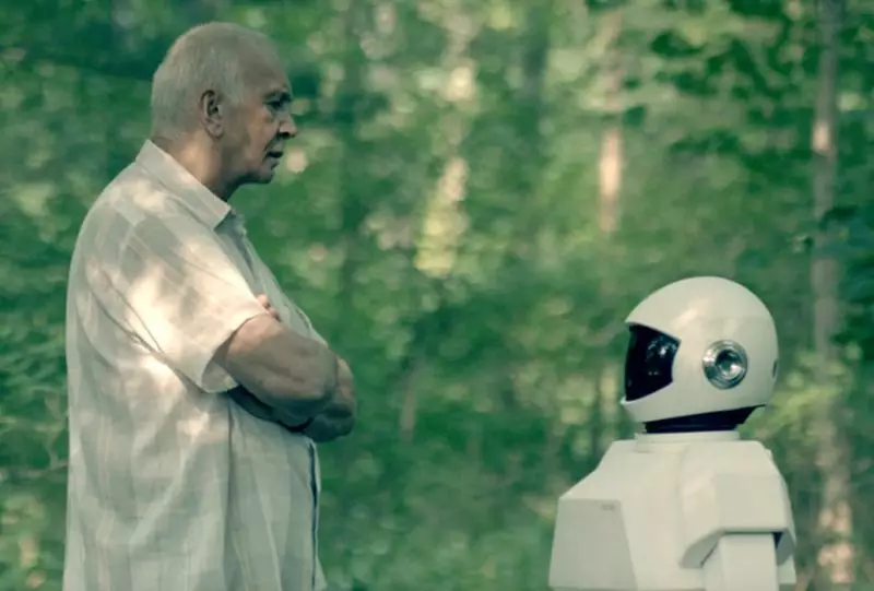 Recenzia 'Robot & Frank': Sci-fi film so zvratom