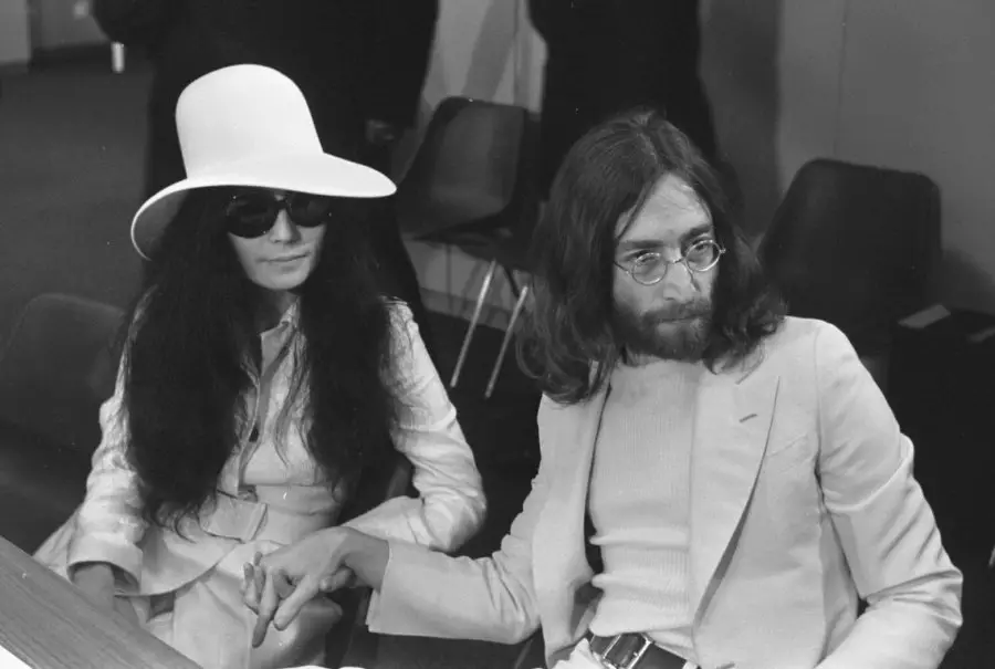 Gli occhiali di John Lennon vengono messi in vendita nella nuova asta dei Beatles