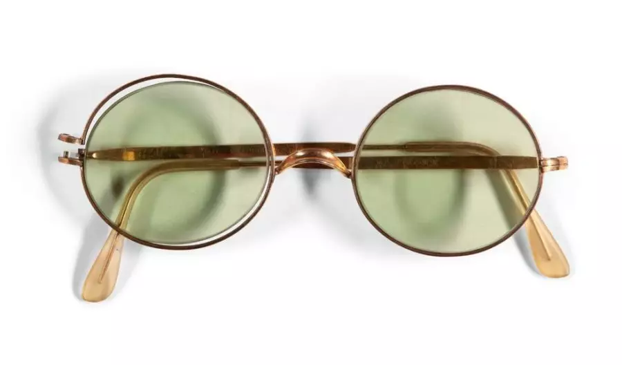 जॉन लेनन के प्रतिष्ठित धूप के चश्मे