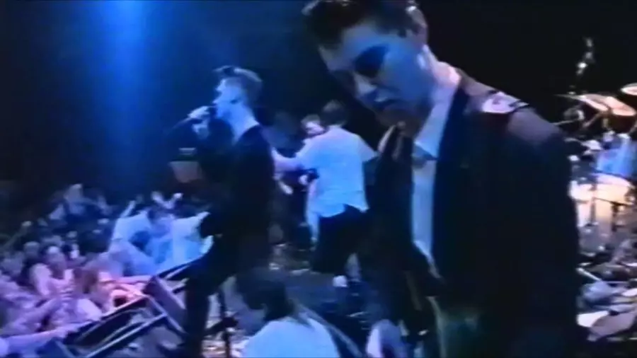 Ikusi 1988ko The Smiths 'reunion' ikuskizunaren emanaldi arraroa