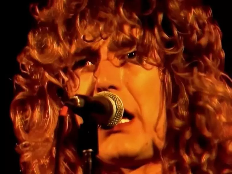 Led Zeppelin yn perfformio 'Kashmir' yn fyw yn Knebworth ym 1979
