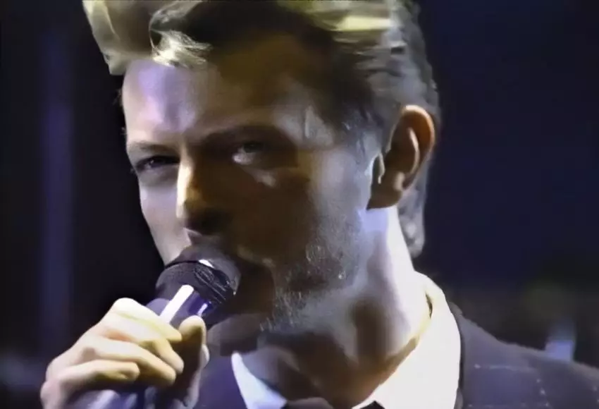 A katingal deui dina debut David Bowie band Tin Machine