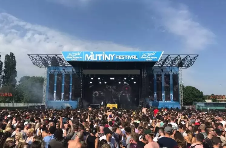 Mutiny Festival gedwing om te kanselleer nadat twee mense gesterf het