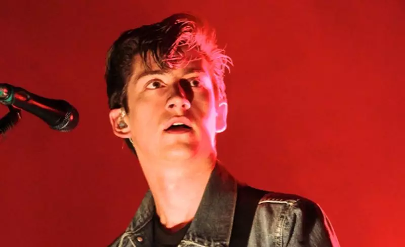 Arctic Monkeys-მა გამოავლინა მათი "საყვარელი ყველაზე საშინელი კოშმარები"