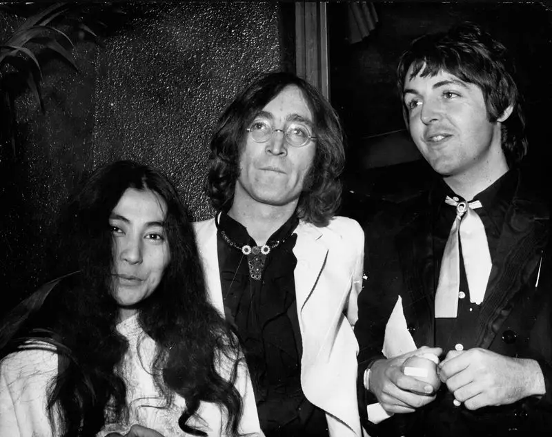 Bandora mammoth Yoko Ono li The Beatles kir