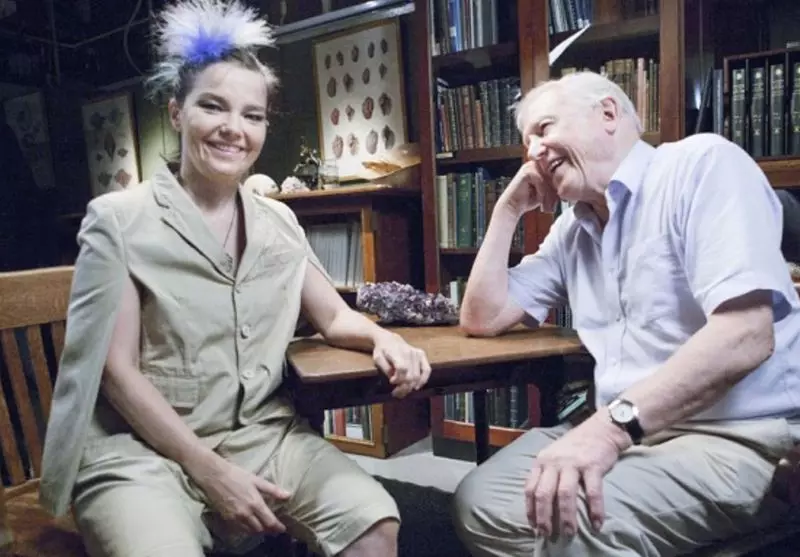 David Attenborough lere anya azụ ka ya na Björk na-arụkọ ọrụ