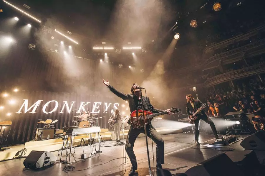 Arctic Monkeys työskentelee parhaillaan musiikin parissa