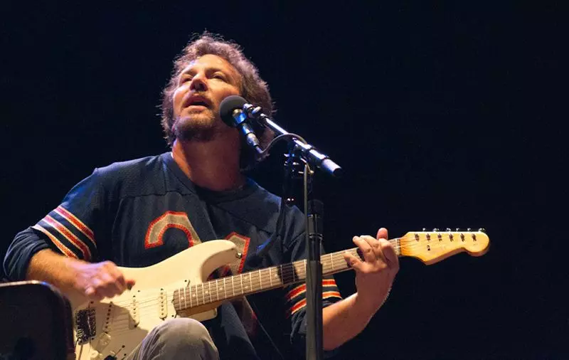 Eddie Vedder 在 Pearl Jam 的“Black”中的獨唱