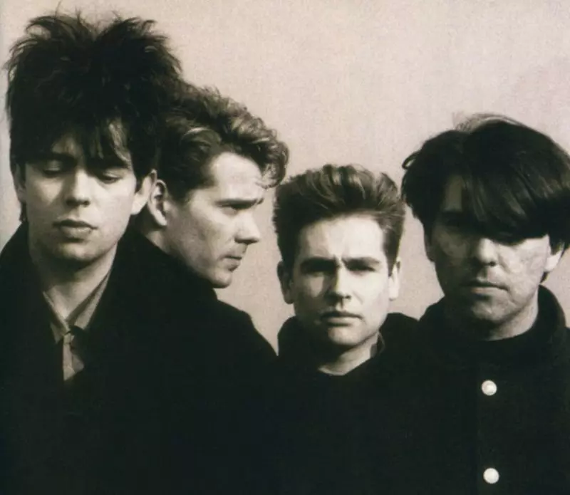 Clúdach Echo and the Bunnymen 'Ticket to Ride' The Beatles