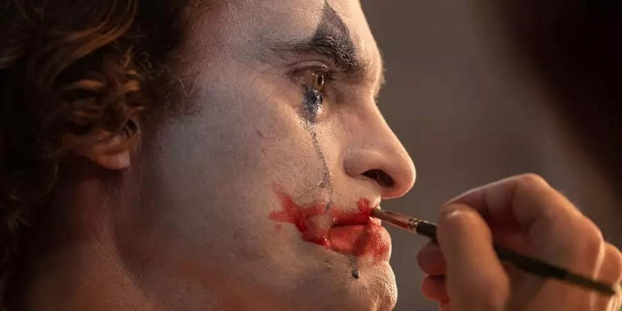 Umdeild spurning sýnir Joaquin Phoenix ganga út úr „Joker“ viðtalinu