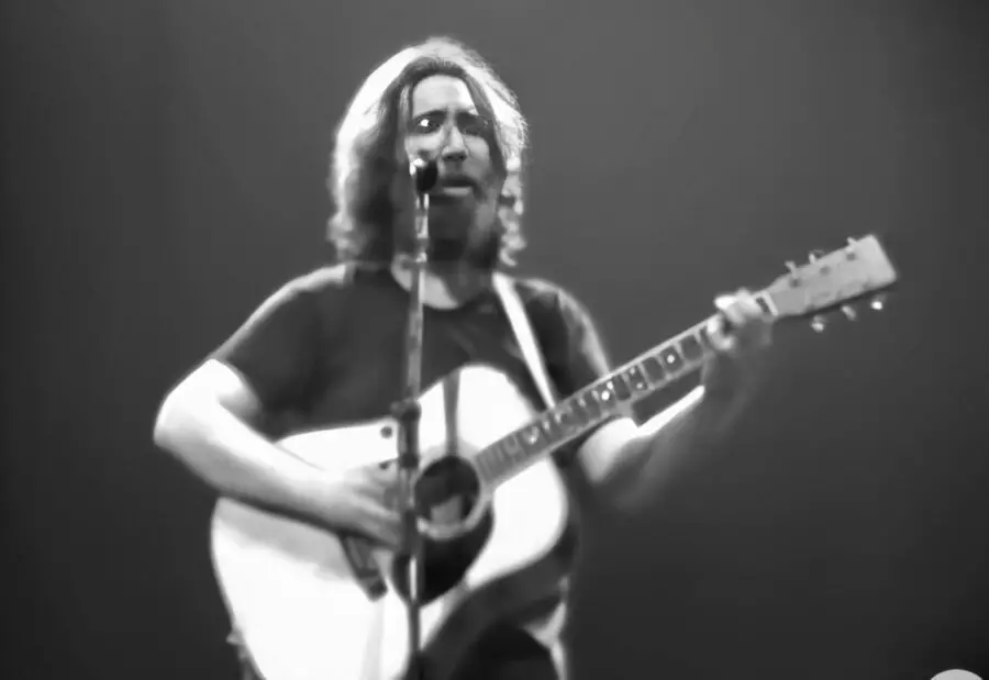 Jerry Garcia menyanyikan Ripple di satu-satunya pertunjukan solo yang pernah dia berikan