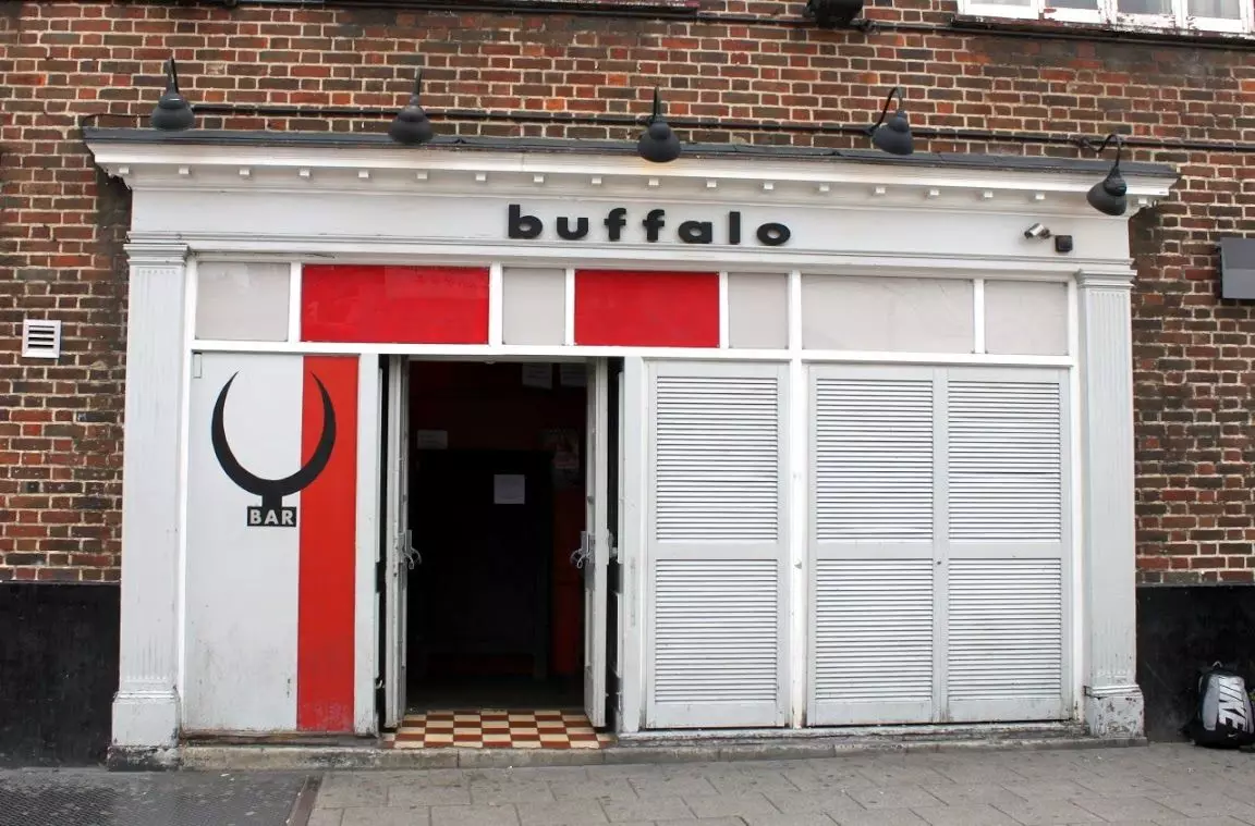 Buffalo Bar lukker