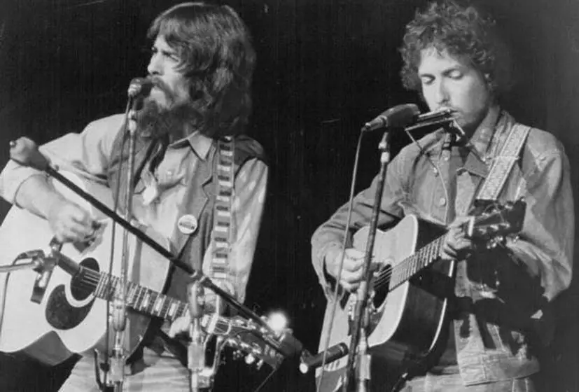 Éist le George Harrison agus Bob Dylan ag caitheamh 'Gates of Eden'
