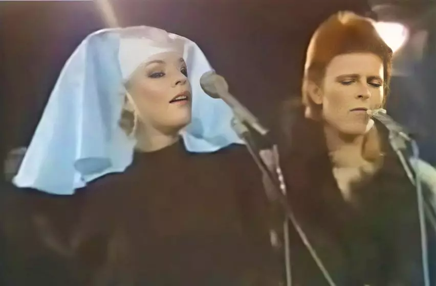 David Bowie na Marianne Faithfull 'Enwetara m gị nwa ọhụrụ', 1973