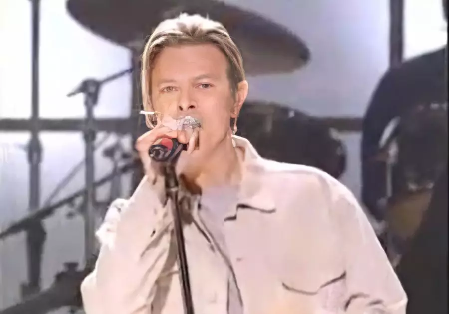 David Bowie menampilkan 'Heroes' di Konser untuk New York City