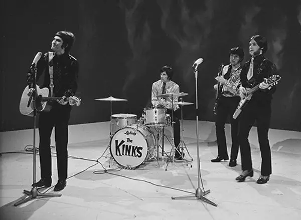 The Kinks framför 'Louie Louie' och mer i Paris, 1965