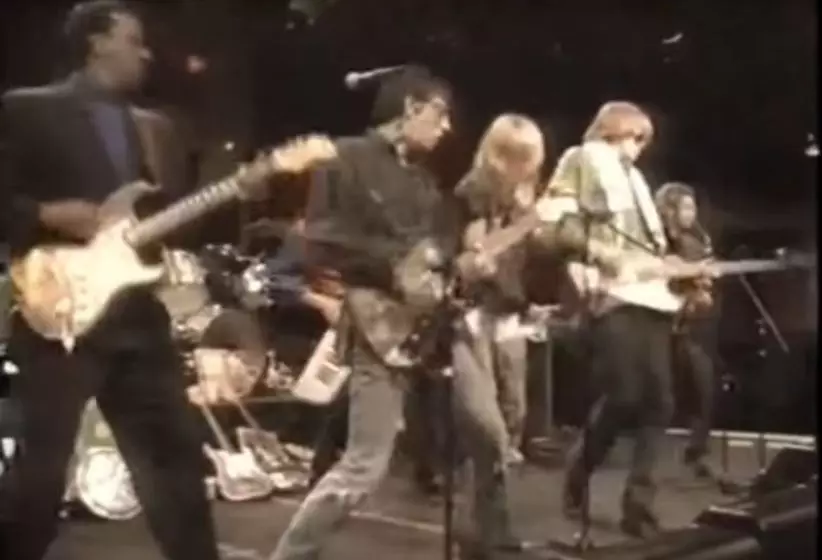 Sonic Youth cover of The Stooges' 'I Wanna Be Your Dog'