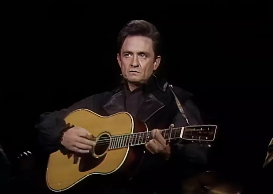 Den Johnny Cash debutéiert Protestlidd 'Man in Black' live, 1971