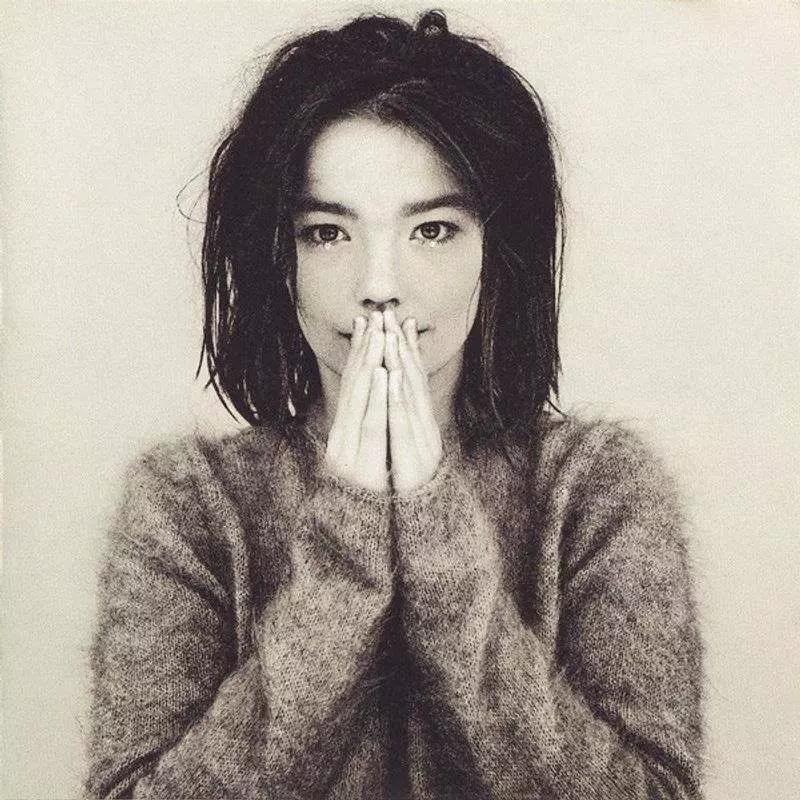 Björk dividas eklektikan novan miksaĵon de Sonos Radio
