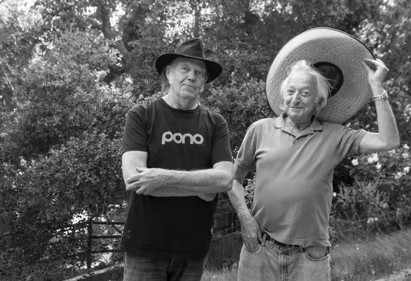 Neil Young skriver en hyllning till den bortgångne managern Elliot Roberts