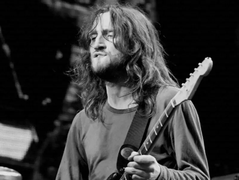 Gitar terisolasi John Frusciante ing Red Hot Chili Peppers 'Can't Stop'