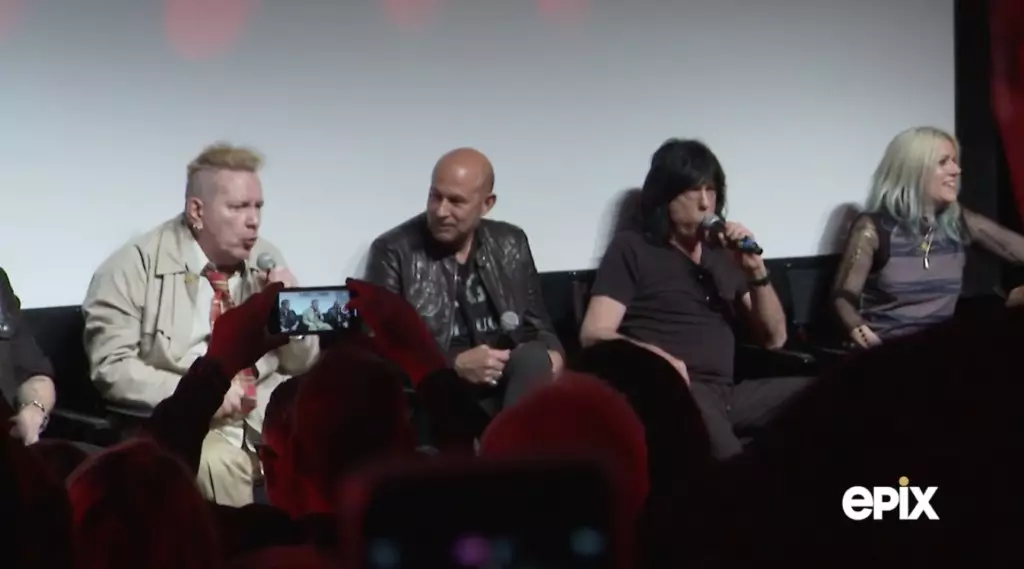 Johnny Rotten et Marky Ramone se battent sur un panneau punk rock