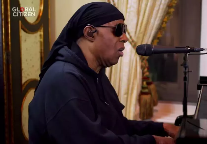 Stevie Wonder: "Systemesche Rassismus kann en Enn hunn"